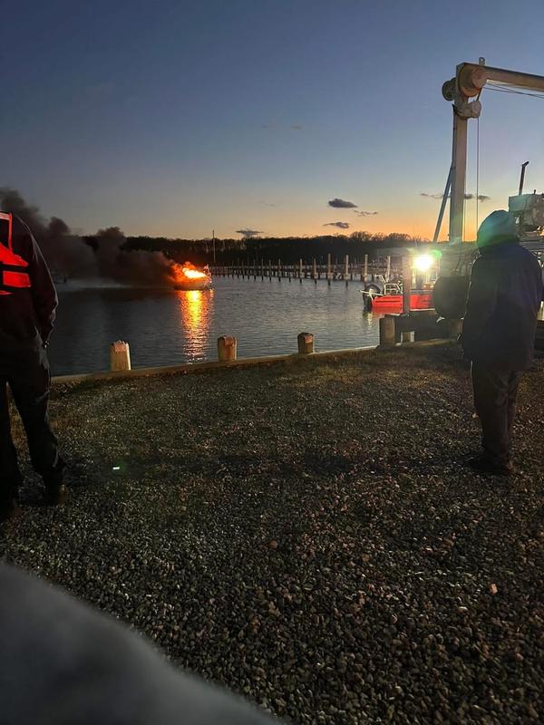 Boat Fire at Goose Bay Marina - Tenth District VFD
