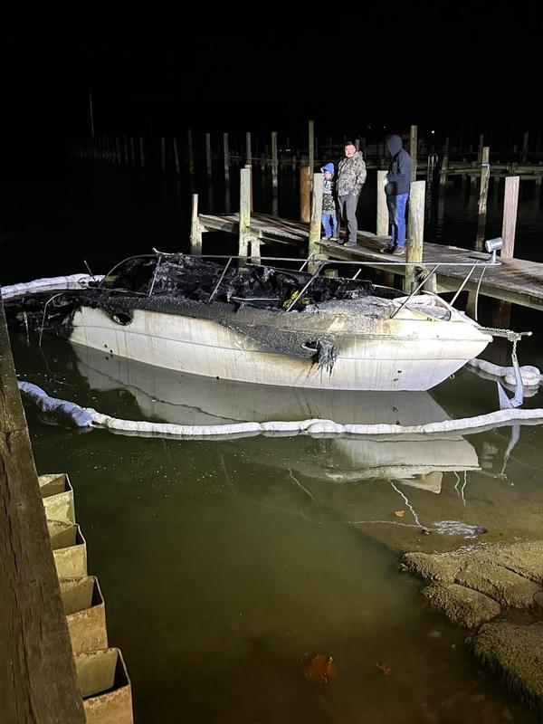 Boat Fire at Goose Bay Marina - Tenth District VFD